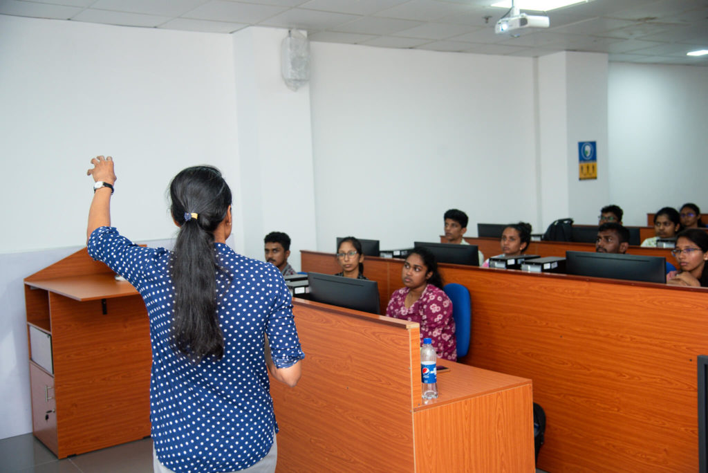 Dr. Christaline Wijekoon conducted an enlightening session on the Research Project module | SLIIT